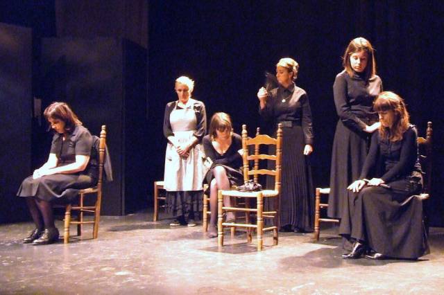 La casa de Bernarda Alba. Resumen de la obra por actos | www ...